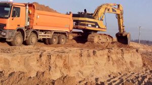 Máy đào đất giá rẻ - Top 6 loại xe đào đất thông dụng nhất hiện nay